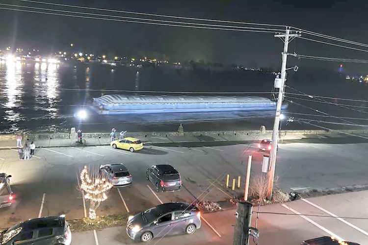 Loose barges float down Ohio | News, Sports, Jobs - Morning Journal